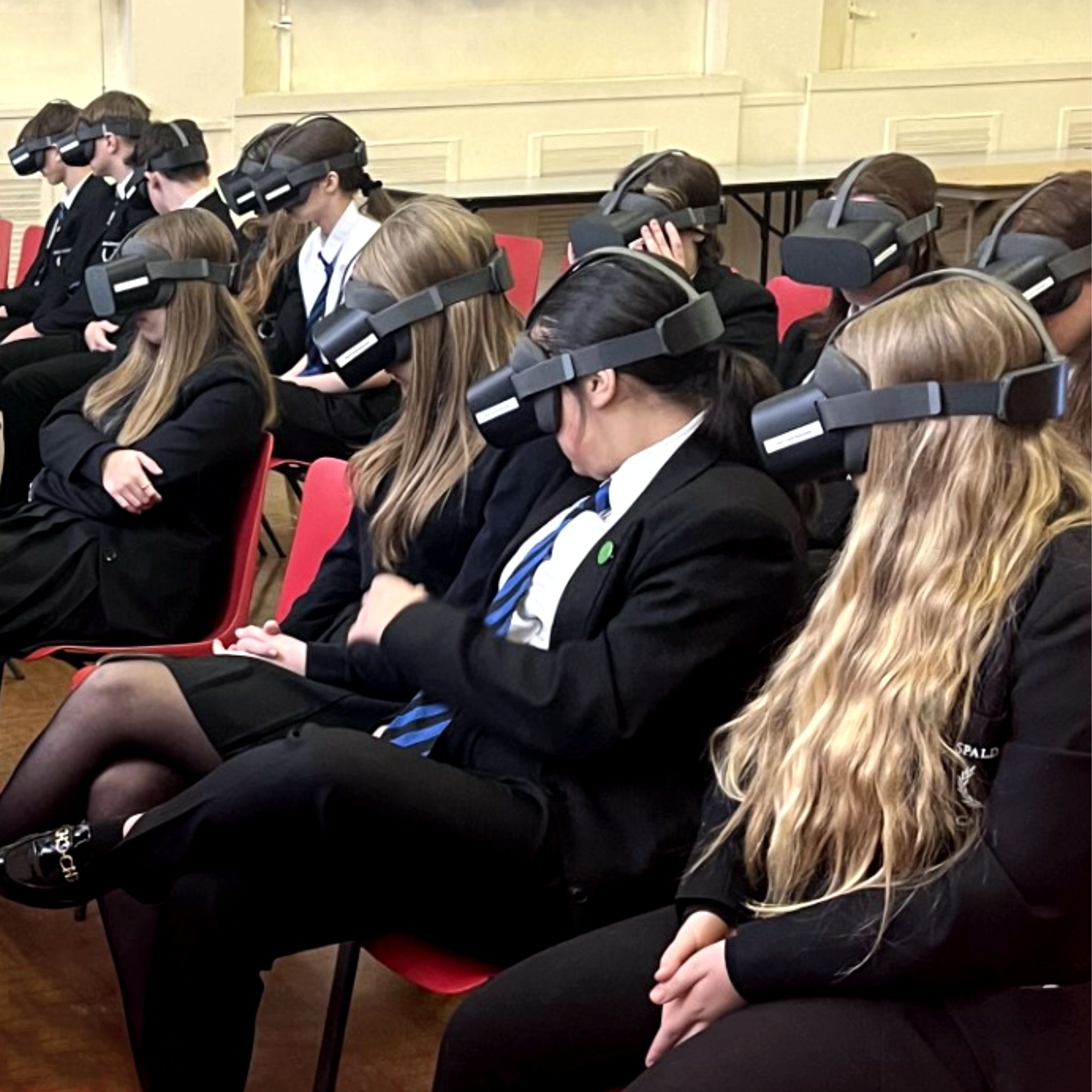 History students step back in time using virtual reality – Spalding Academy